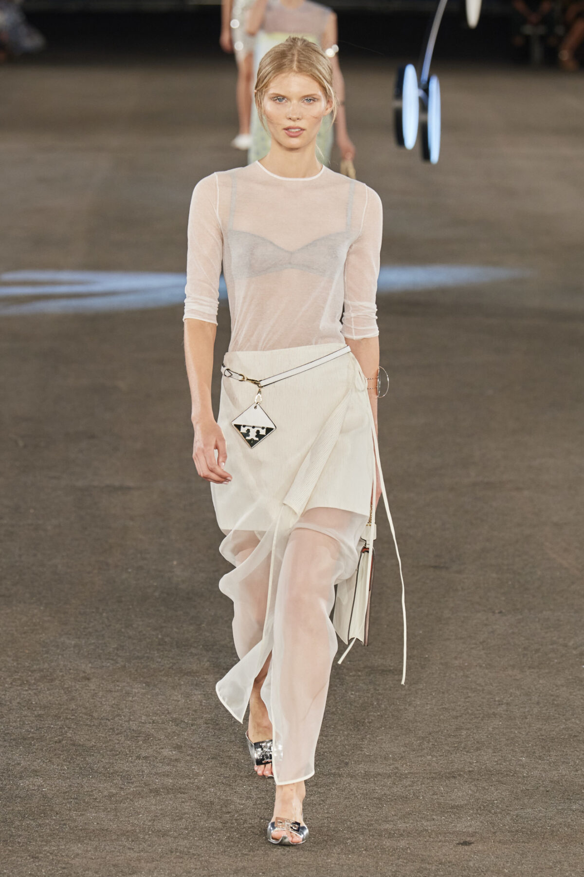 Tory Burch’s new Spring/Summer 2023 collection: clean lines and an ...