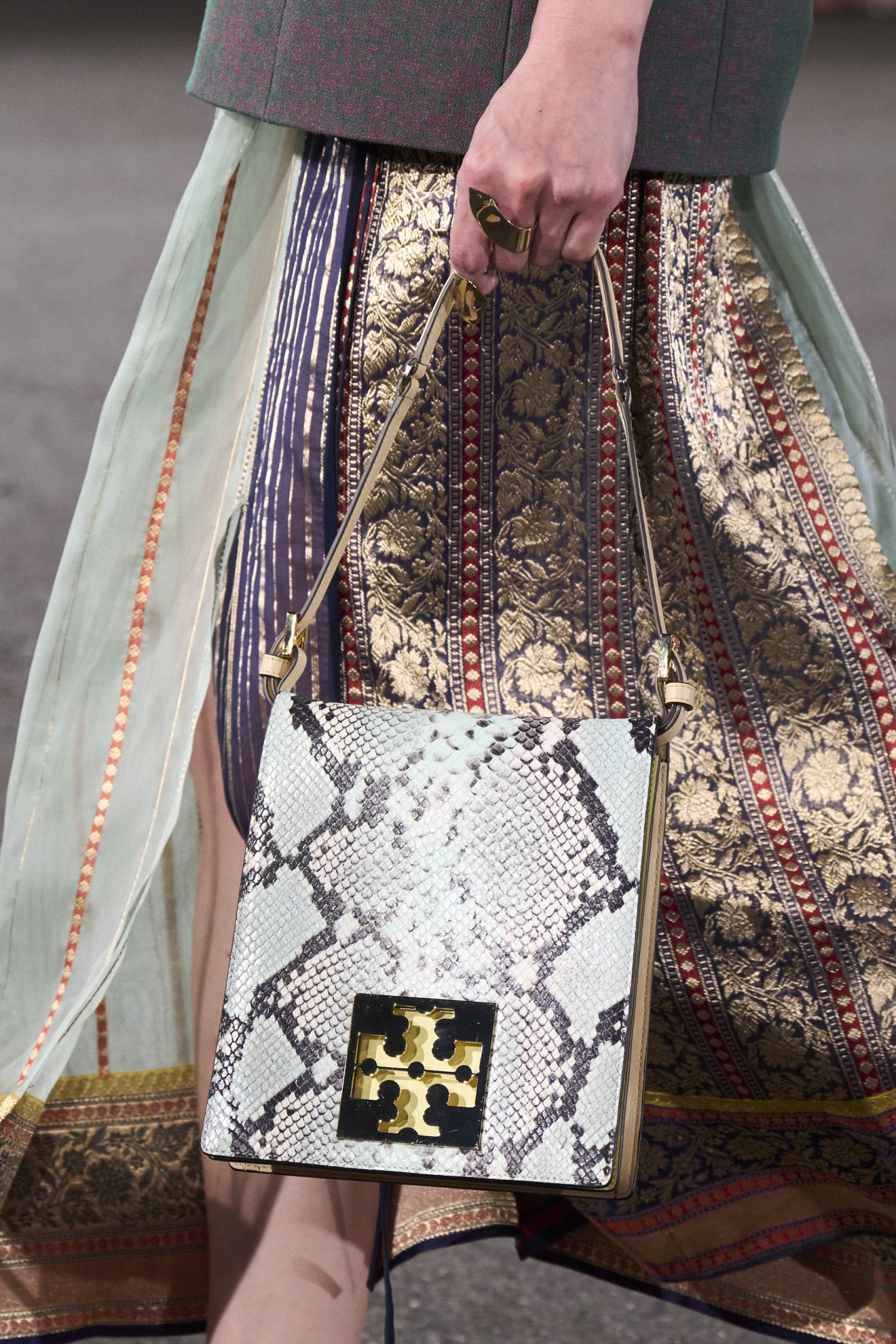 Tory Burch’s new Spring/Summer 2023 collection: clean lines and an ...