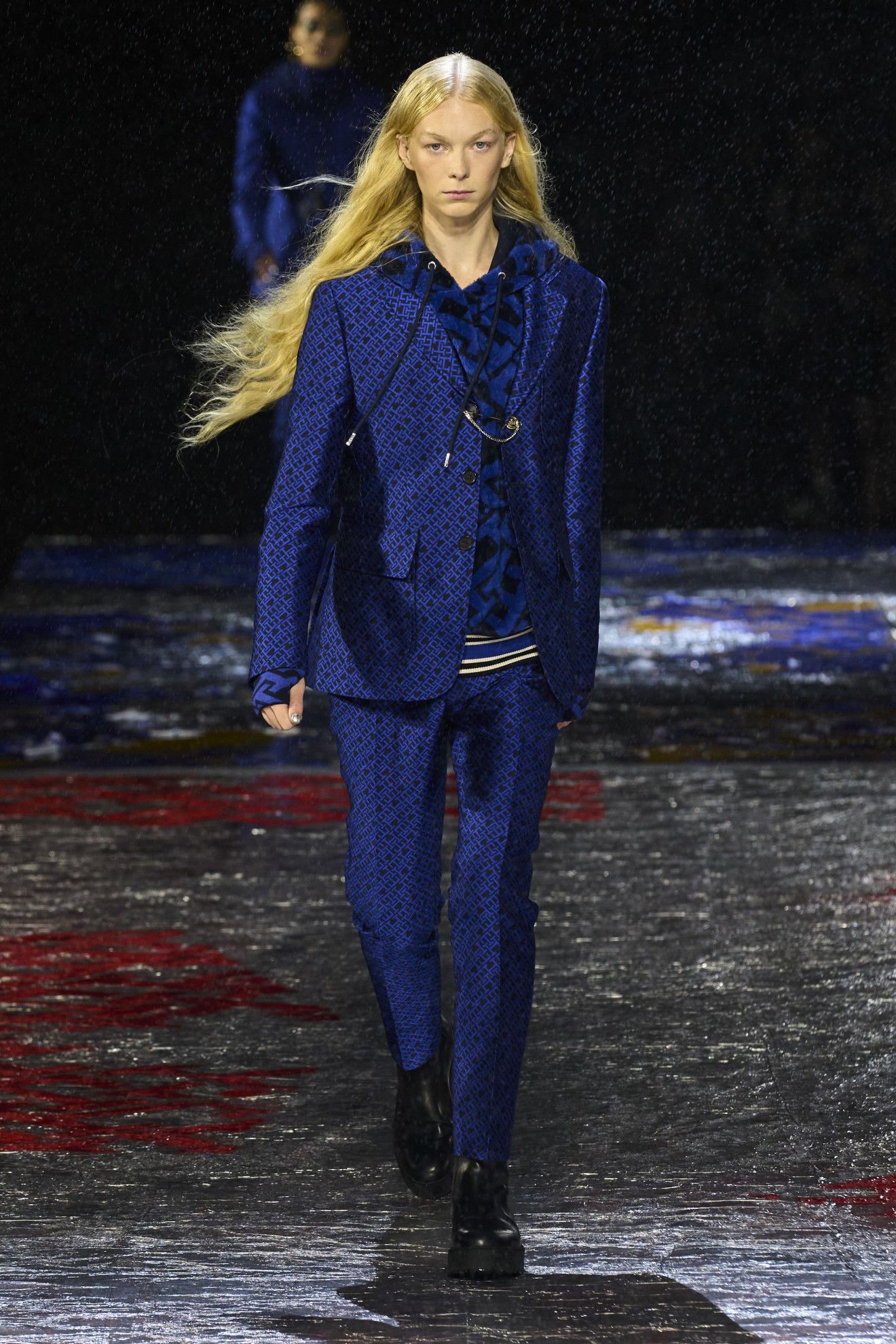 Manlike style: women choose the genderless universe and men’s suits ...