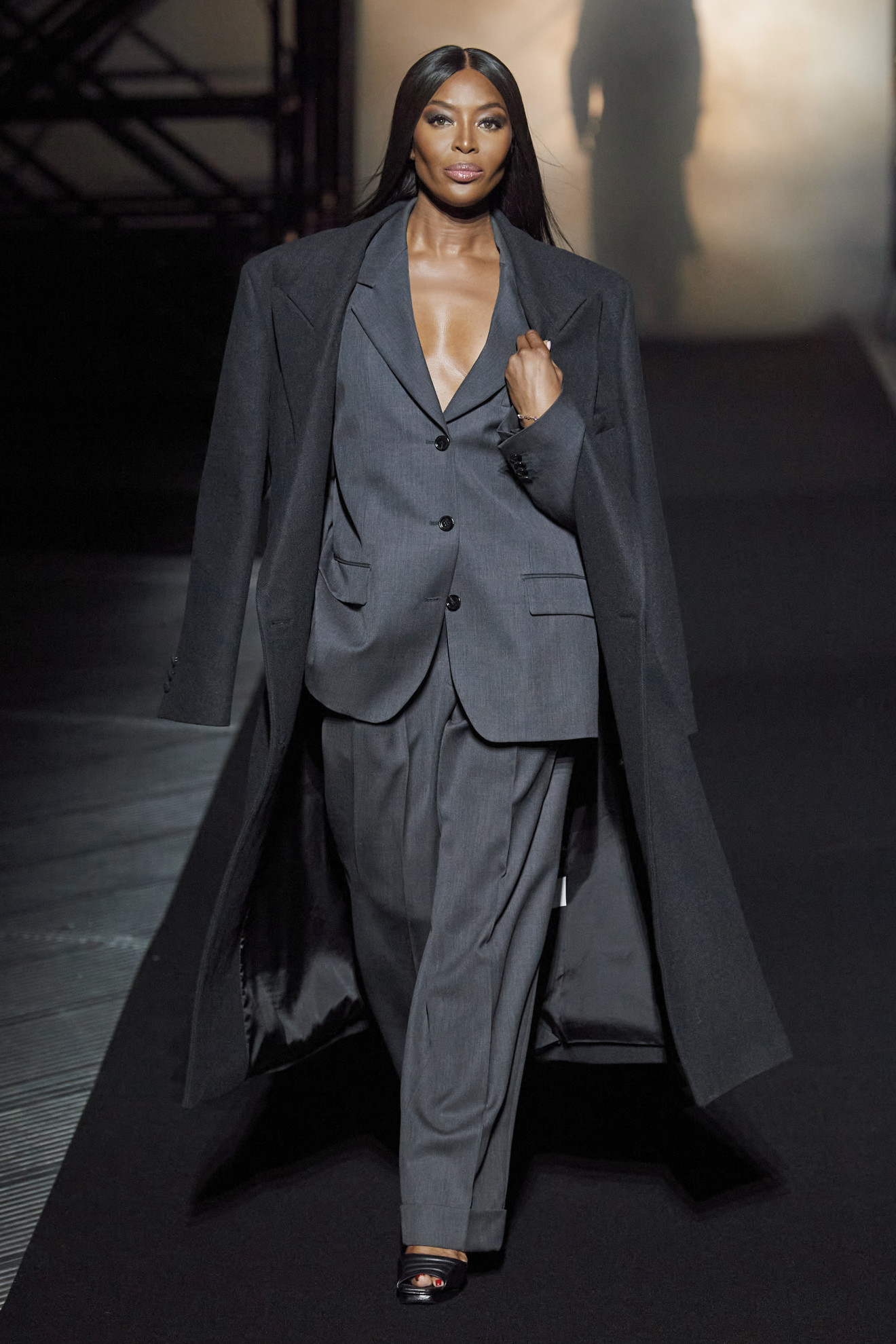 Manlike style: women choose the genderless universe and men’s suits ...