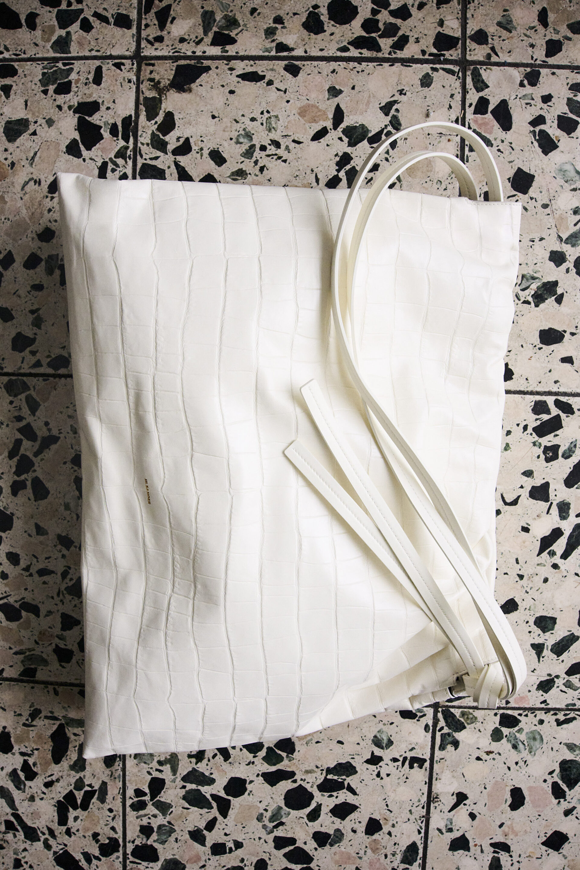 Scopri la nuova collezione Resort di Jil Sander, raccontata da Lucie e ...