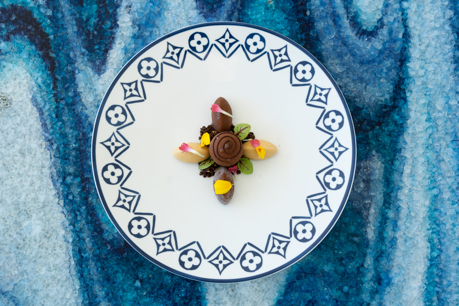 Louis Vuitton unveils its first Italian Café and new store in Taormina ...