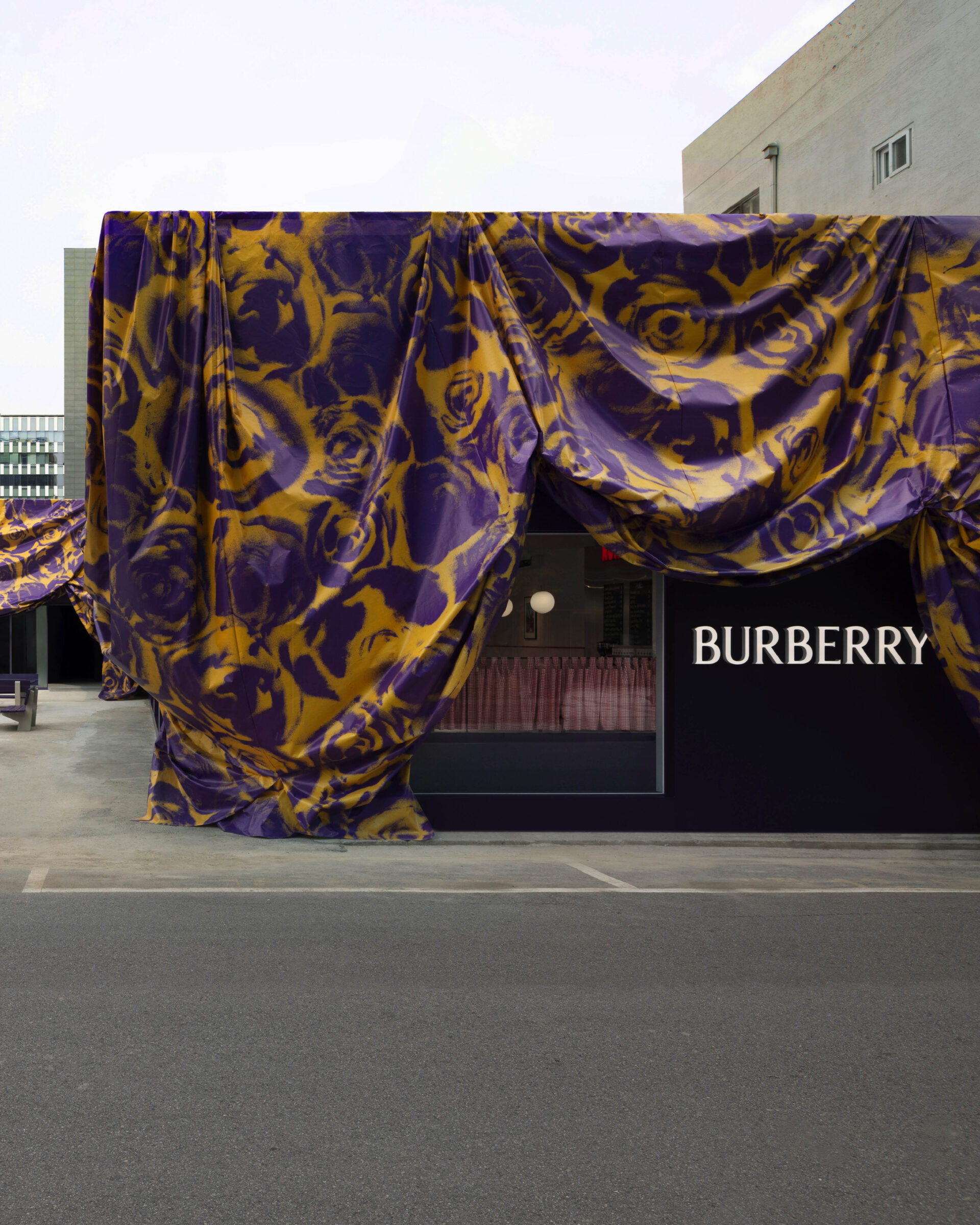 BURBERRY’S NEW MARKETING STRATEGY IN SOUTH KOREA - The Blonde Salad