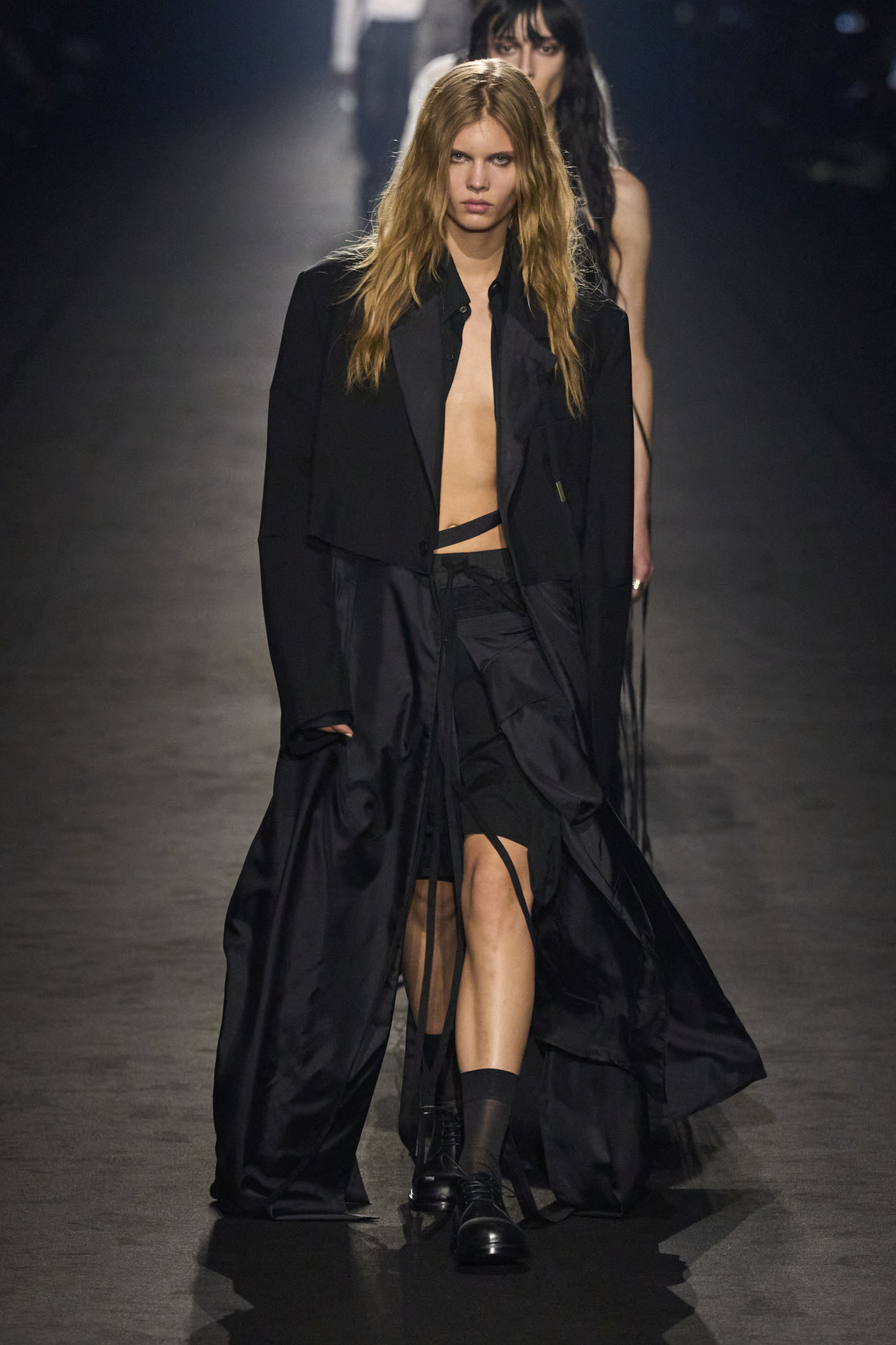 The Best Total Black Looks for Spring/Summer 2024 - The Blonde Salad