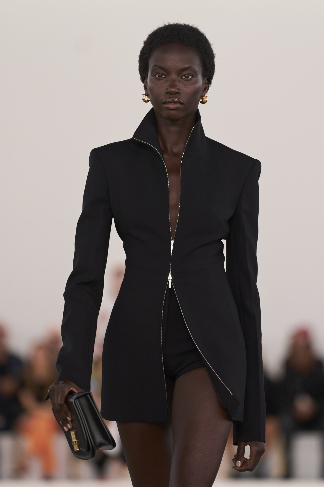 The Best Total Black Looks for Spring/Summer 2024 - The Blonde Salad