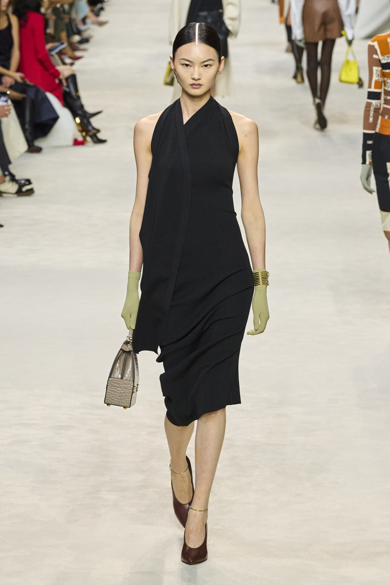 The Best Total Black Looks for Spring/Summer 2024 - The Blonde Salad