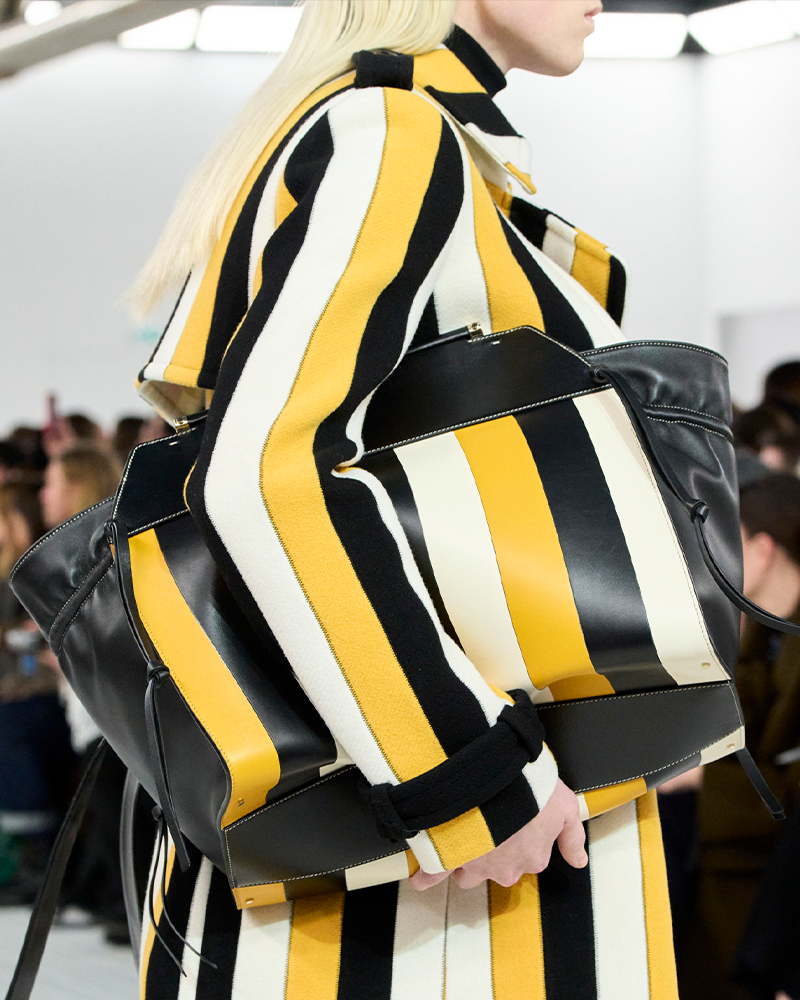 What are the coolest maxi bags for Autumn/Winter 2023? - The Blonde Salad